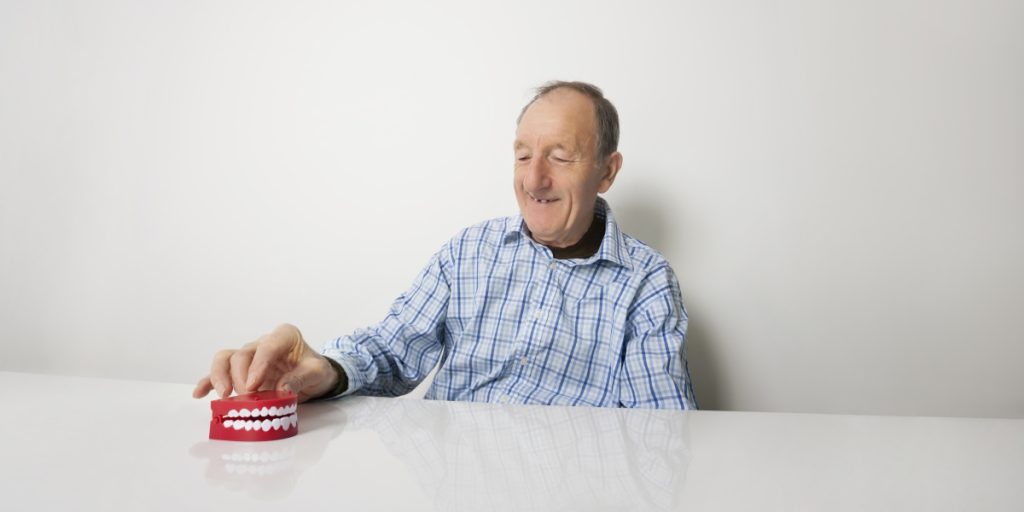 4 Easy Ways To Properly Maintain Your Dental Dentures